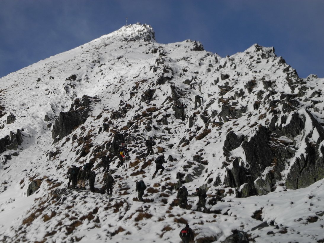 FOTO. Vânătorii de Munte din Sfântu Gheorghe au atins din nou Vârful ...